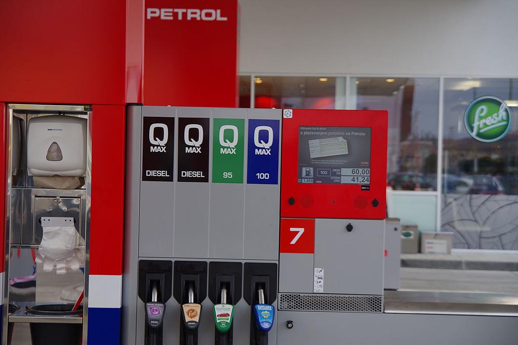 Koper bogatejši za nov Petrolov bencin... | Petrol